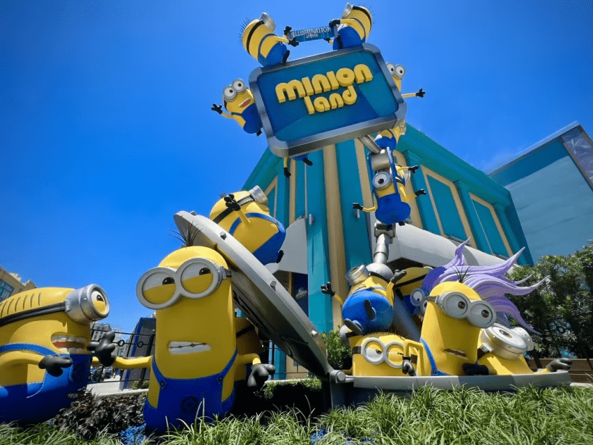 Minion Land Sign & New ‘Evil Stuff’ Shop Debuts In Universal Studios ...