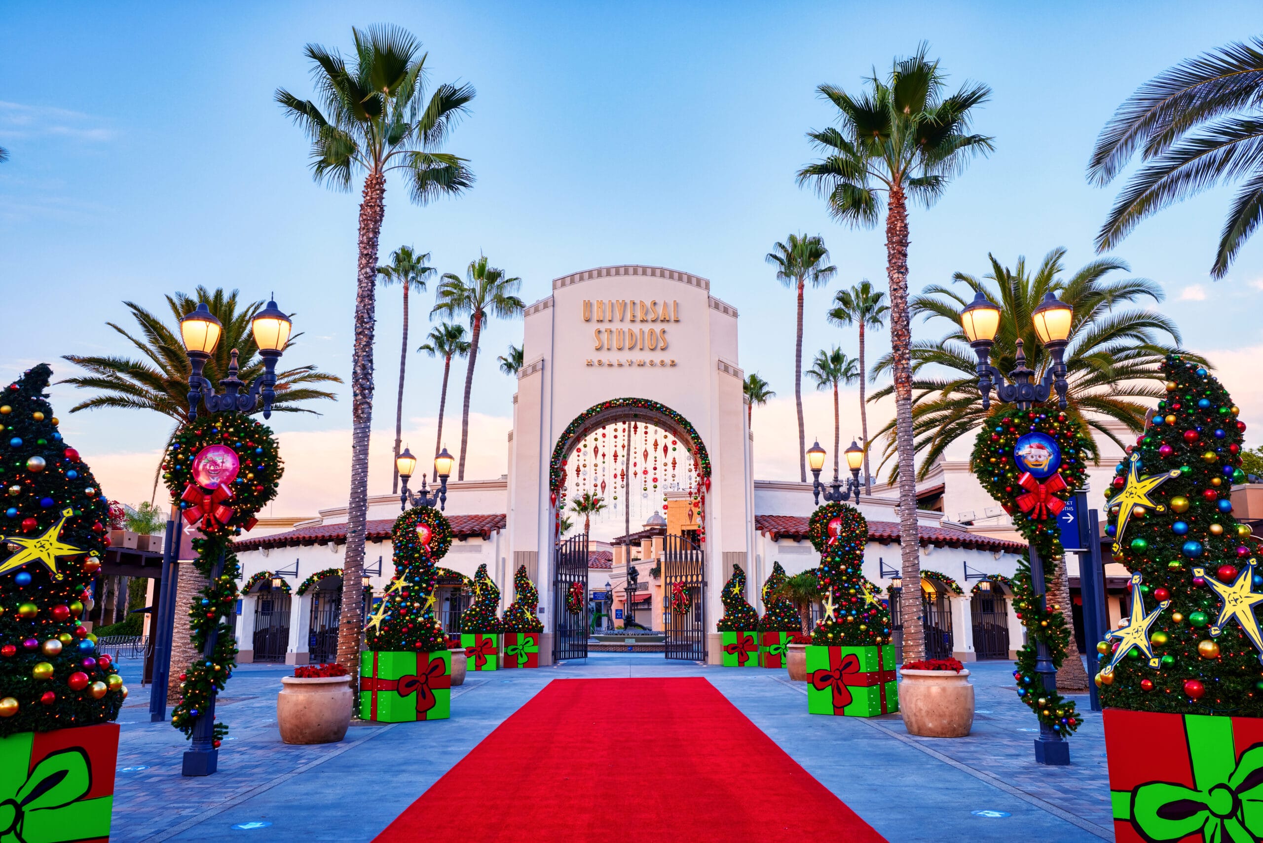 Holiday Cheer Fills Universal Studios Hollywood: A Season of Who-liday ...